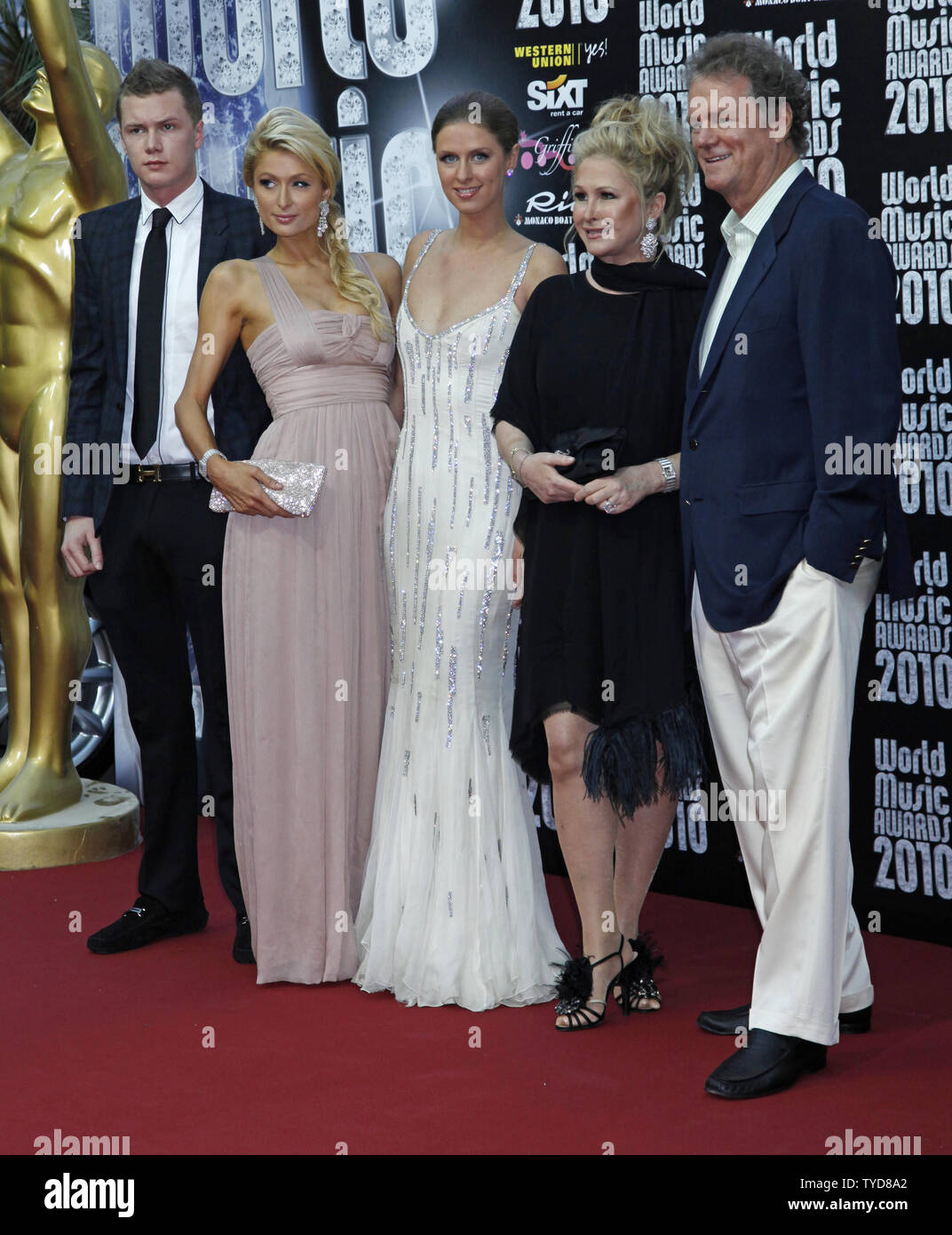 (From L to R) Barron Nicholas Hilton, Paris Hilton, Nicky Hilton, Kathy ...