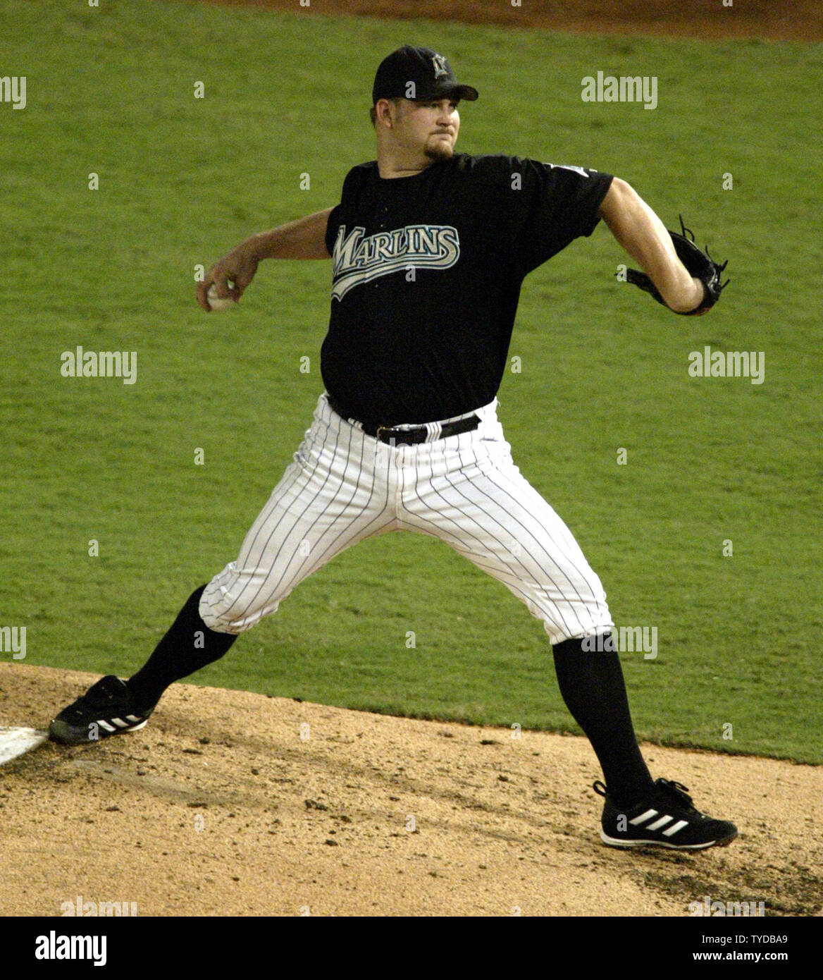 Florida Marlins starting pitcher Brad Penny works against the New York ...