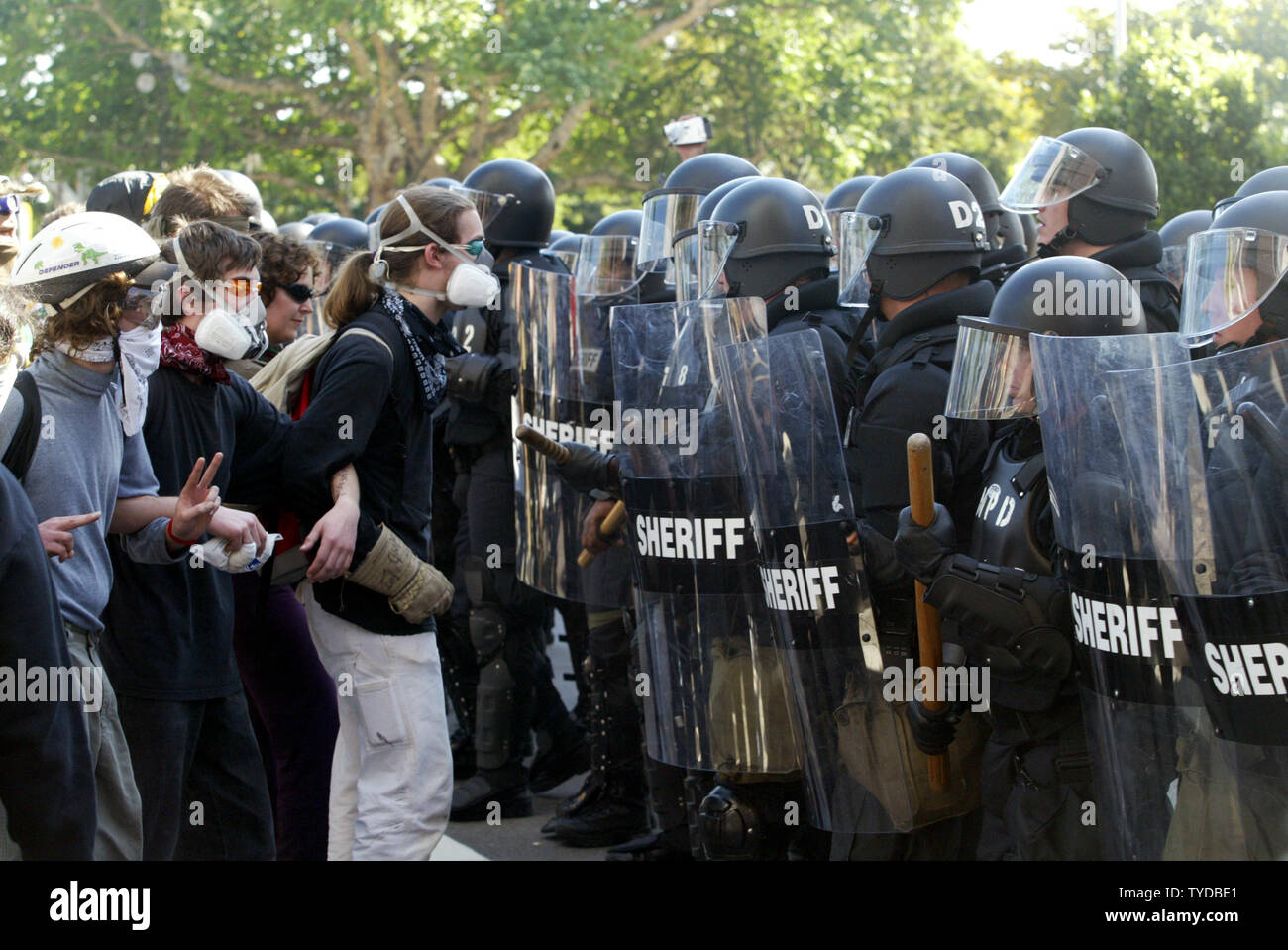 Demonstrators protest, and police contain trouble in downtown Miami ...