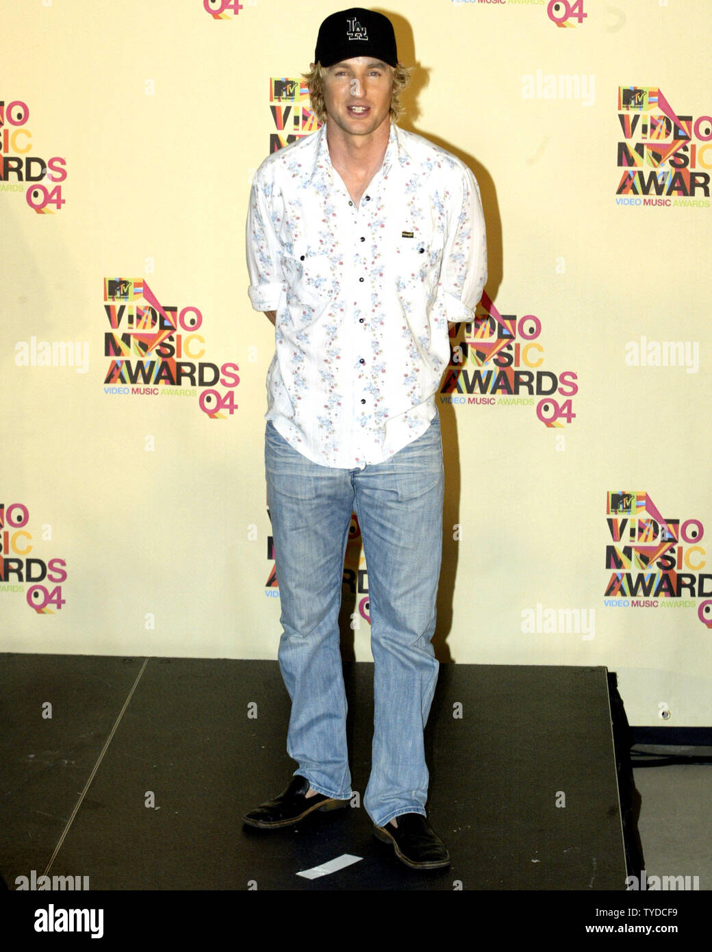 Michael owen 2004 hi-res stock photography and images - Alamy