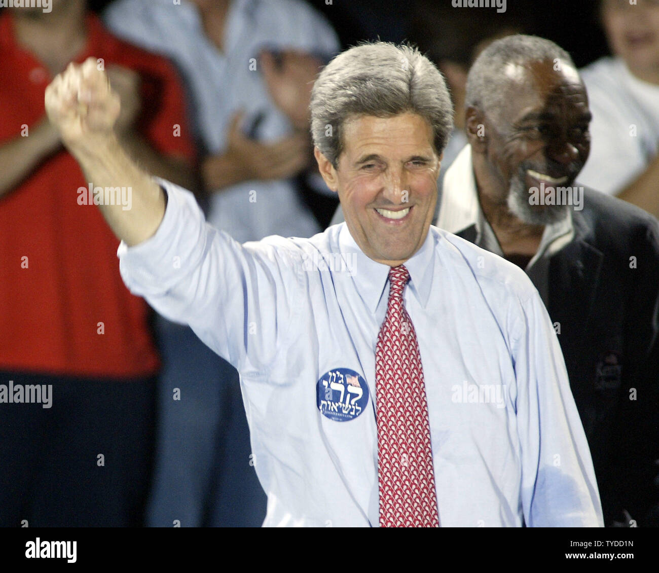 Senator John Kerry speaks at a crucial presidential campaign rally at ...