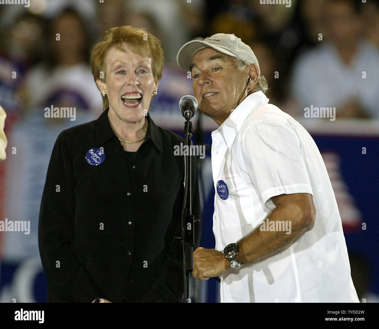 Jimmy Buffet introduces Florida democratic senitorial candidate Betty ...