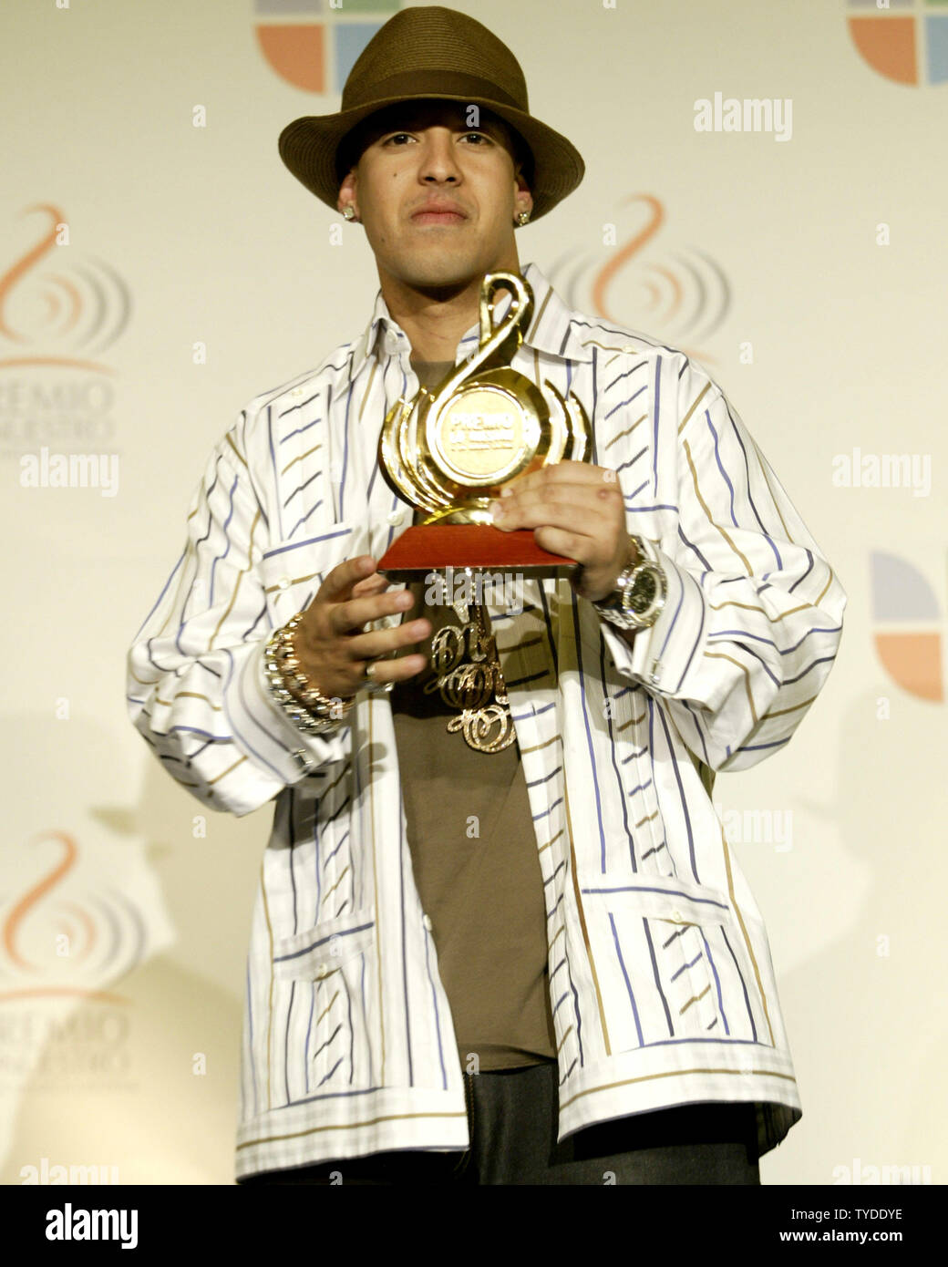Daddy Yankee displays his award backstage at the Premio Lo Nuestro 2005 ...