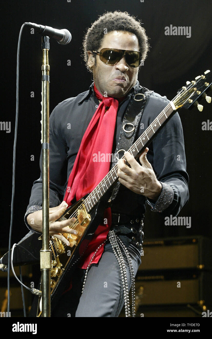 Lenny kravitz 2005 hi-res stock photography and images - Alamy