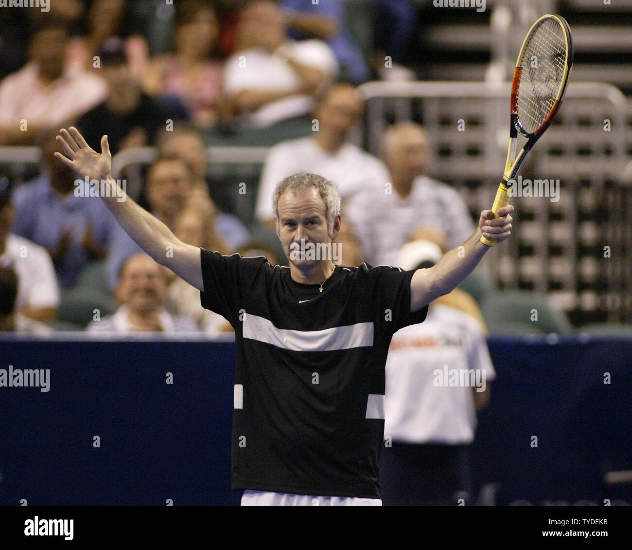 Mercedes benz classic center hi-res stock photography and images - Alamy