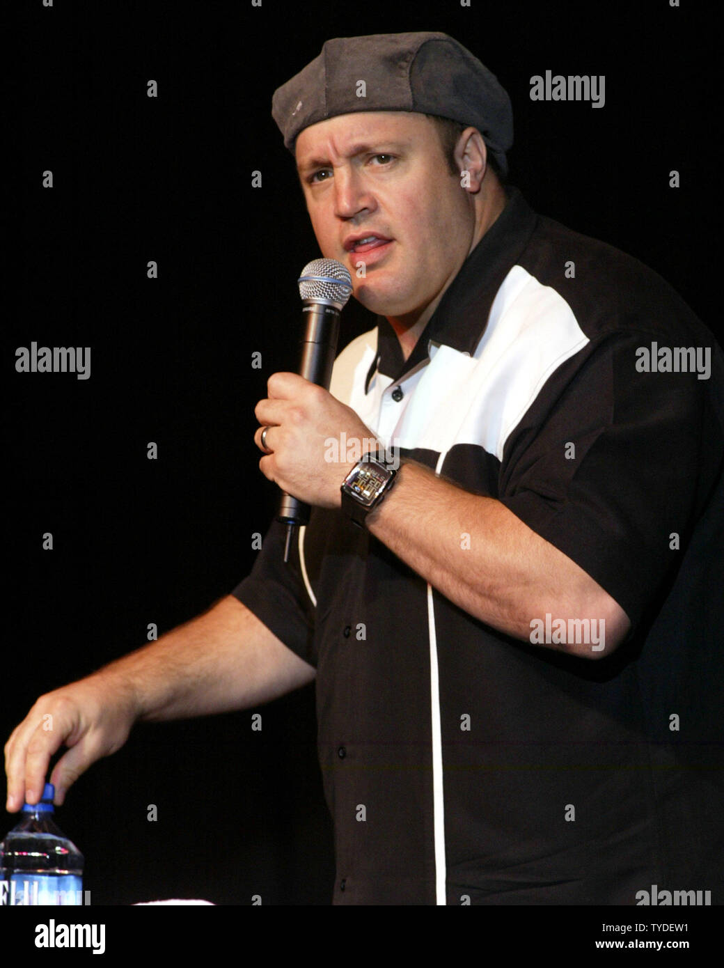 Kevin james comedy hi-res stock photography and images - Alamy