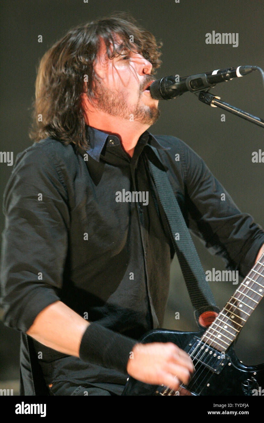 Foo fighters 2005 hi-res stock photography and images - Alamy