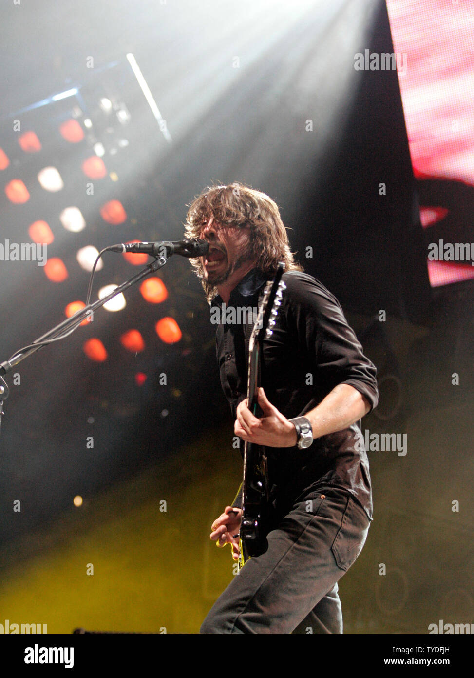 Foo fighters 2005 hi-res stock photography and images - Alamy