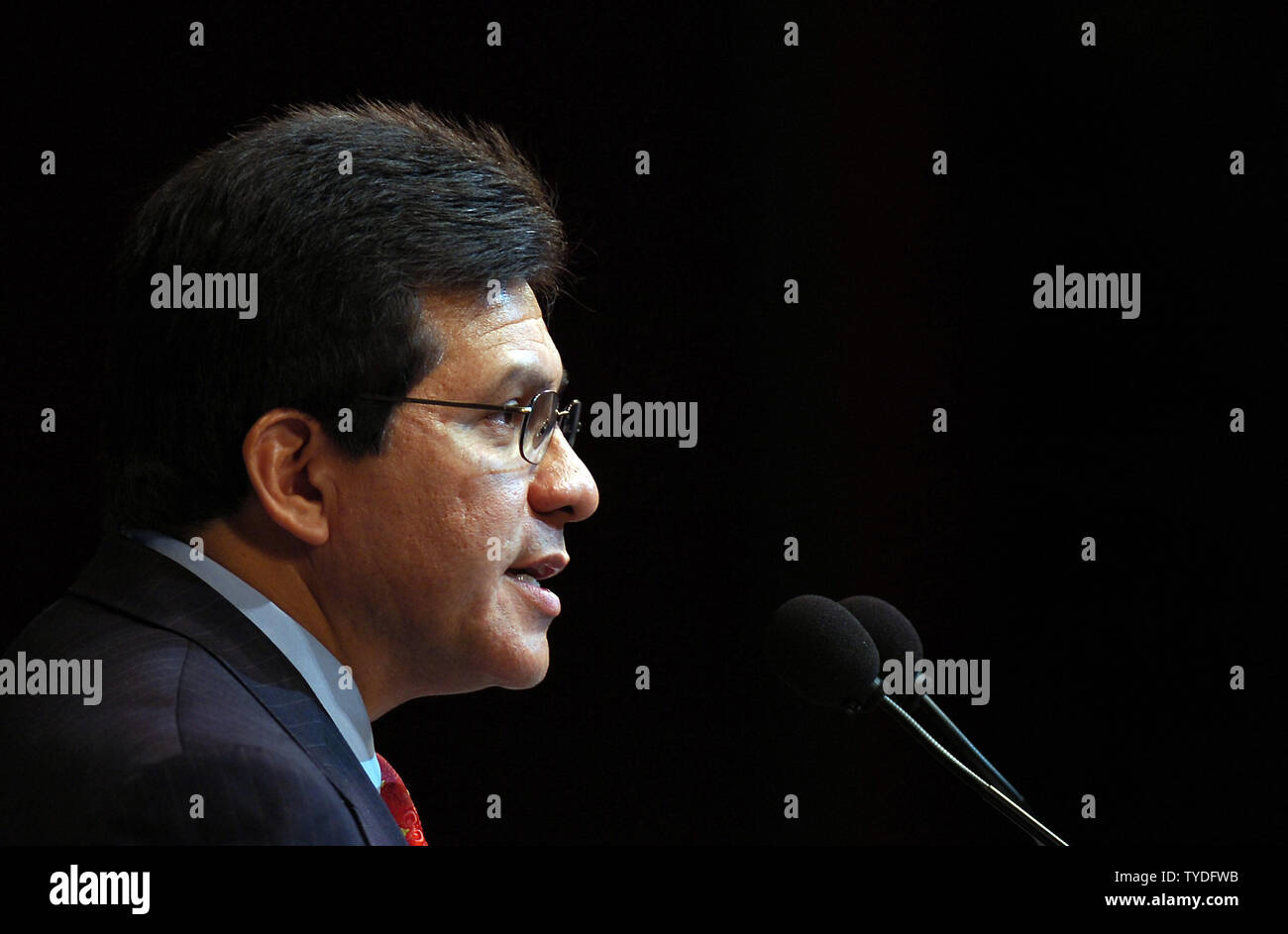 Attorney General Alberto R. Gonzales delivers his remarks at the ...