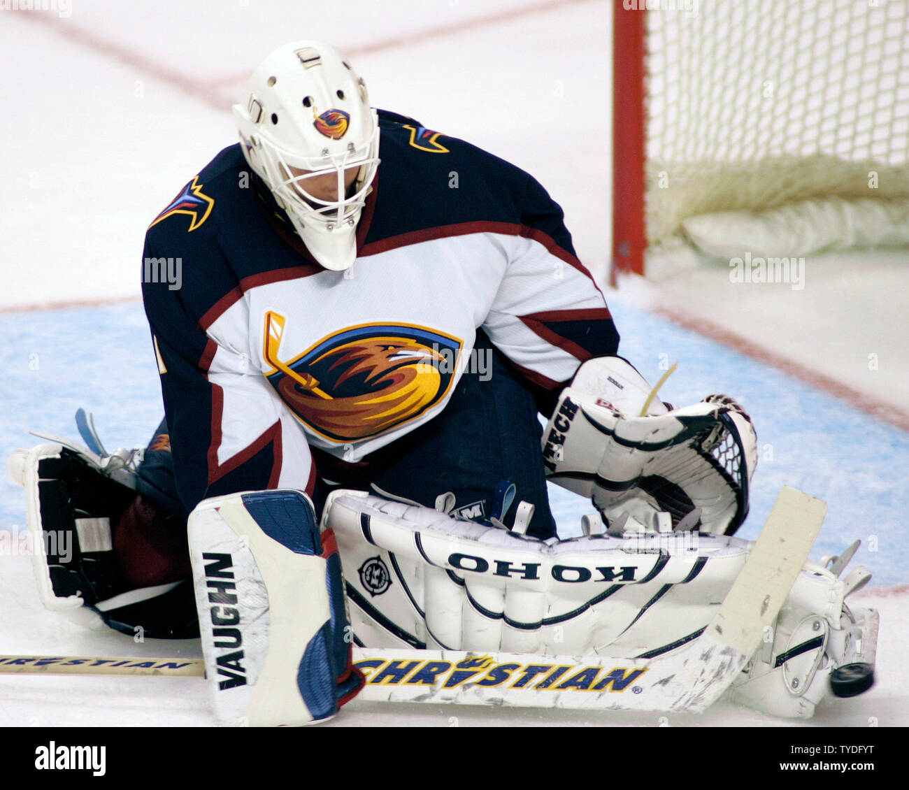 Atlanta Thrashers goalie Mike Dunham makes a save against the Florida ...