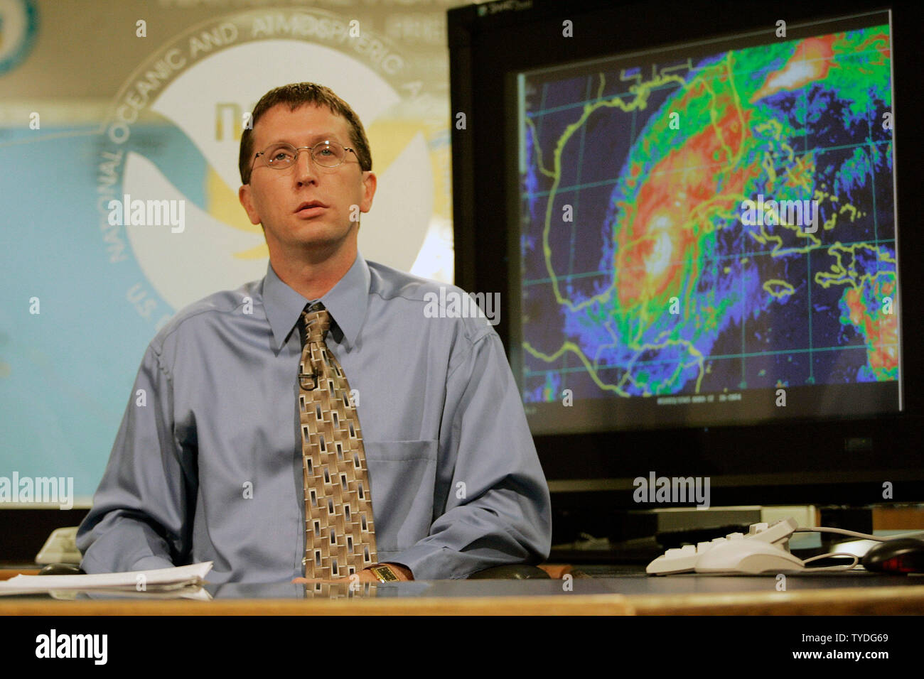 Dr. Rick Knabb updates the progress of Hurricane Wilma from the ...