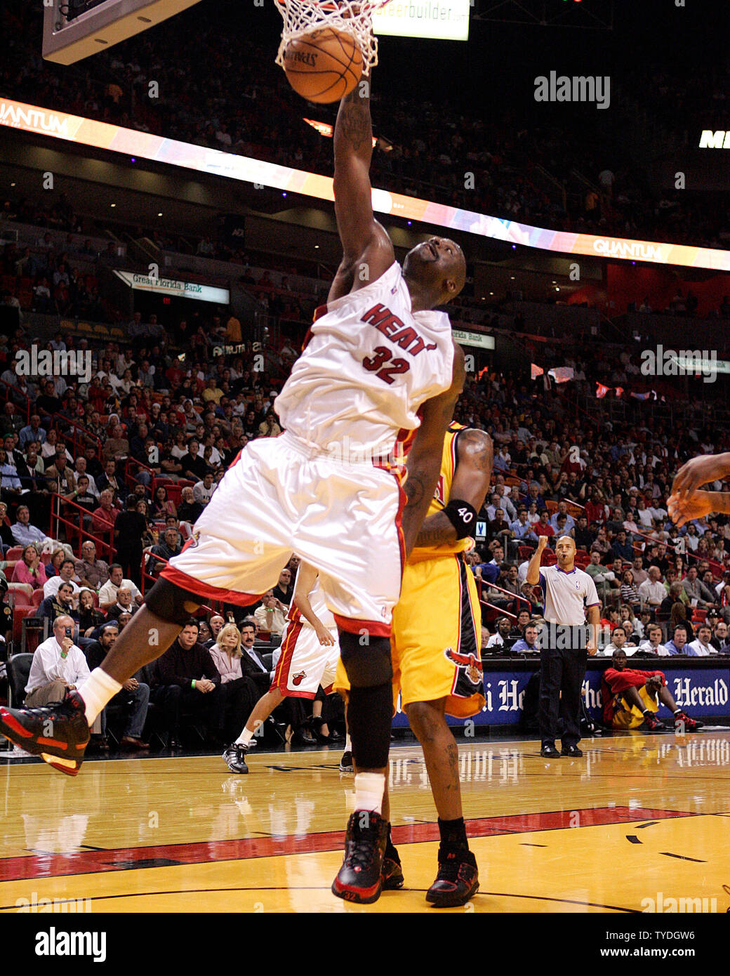 Shaquille oneal action photo hi-res stock photography and images - Alamy