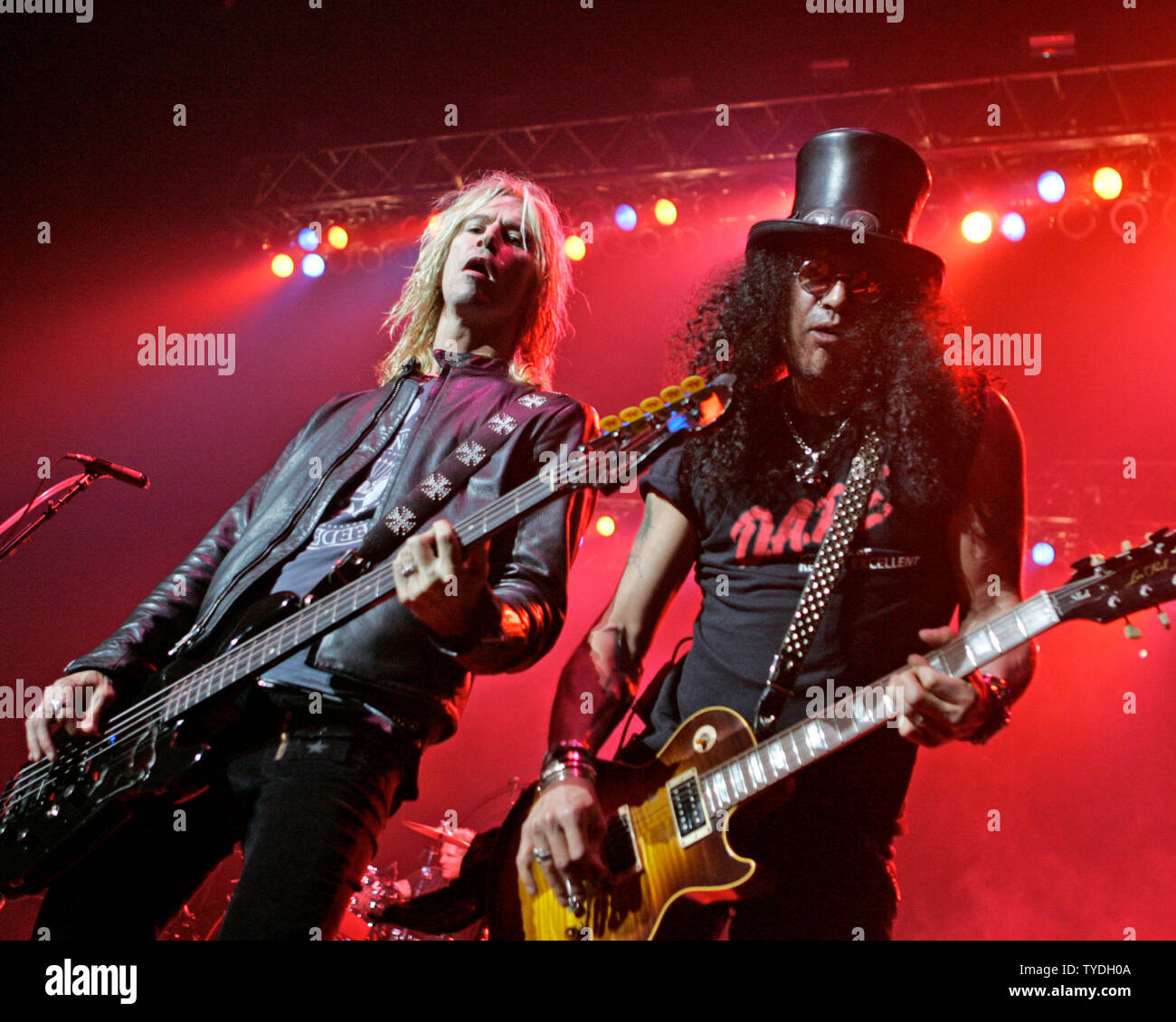 Slash velvet revolver 2006 hi-res stock photography and images - Alamy