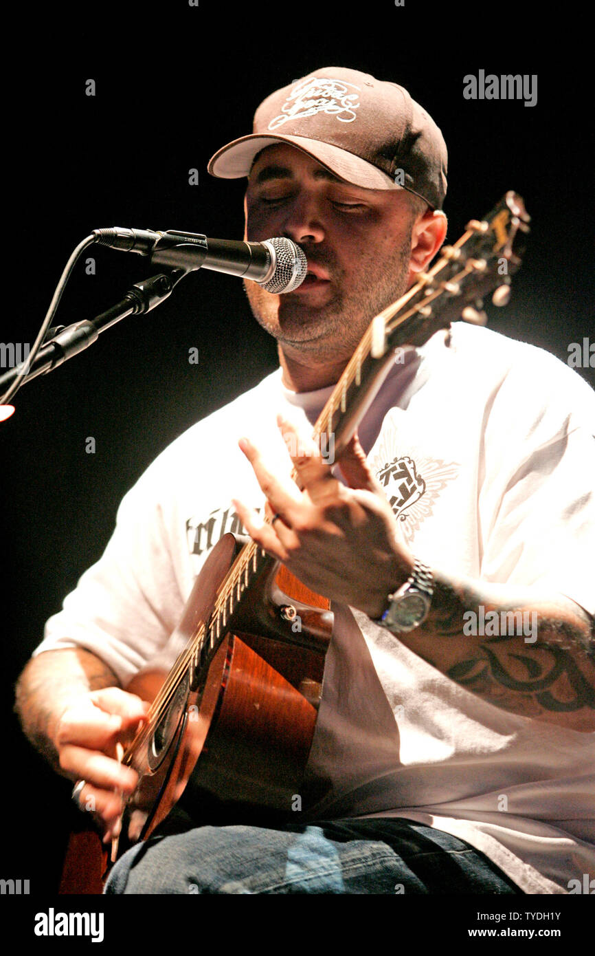 Aaron Lewis of Staind performs in concert at the Seminole Hard Rock ...