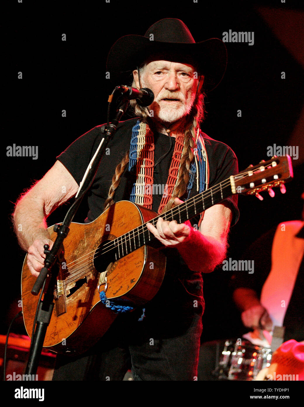 Willie nelson 2006 hi-res stock photography and images - Alamy