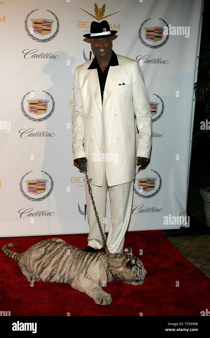 Shaquille O'Neal arrives on the red carpet for his 34th Birthday party ...