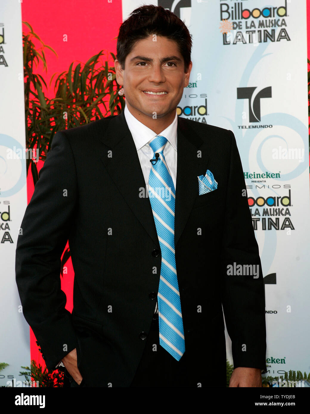 Alfonso de Anda arrives on the red carpet for the 2006 Latin Billboard ...