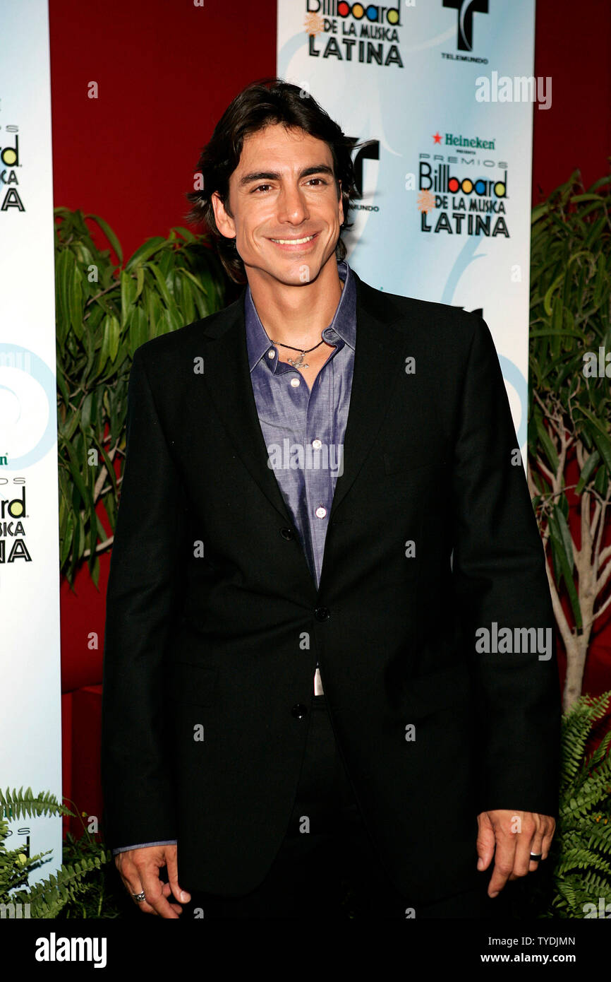 Ricardo Chavez arrives on the red carpet for the 2006 Latin Billboard ...