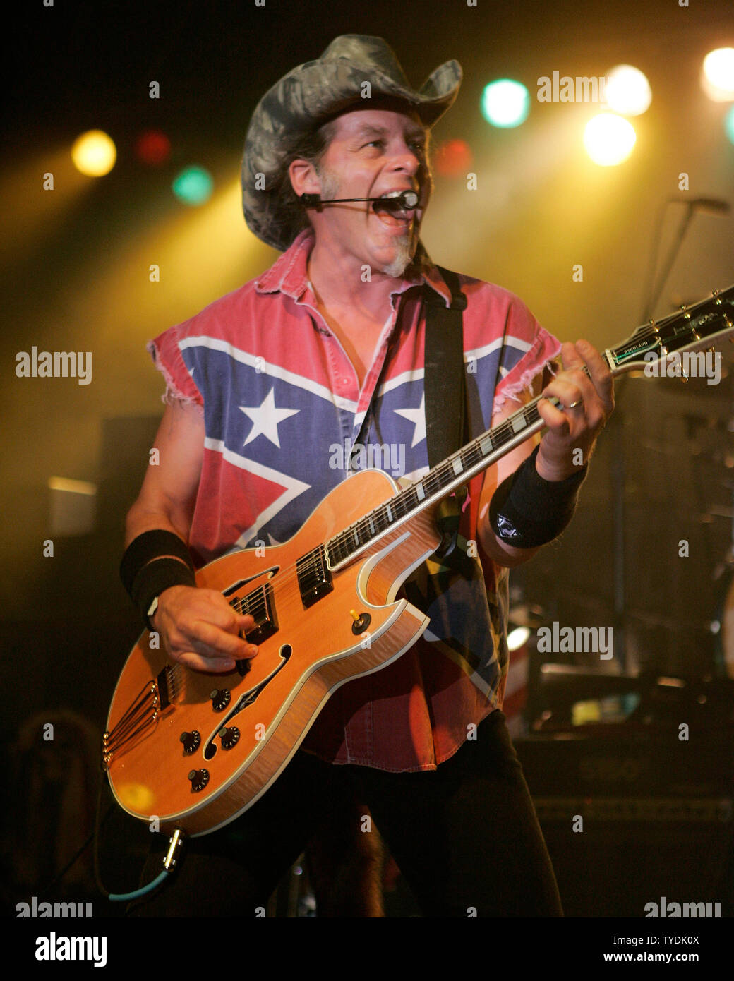 Ted nugent in concert hi-res stock photography and images - Alamy