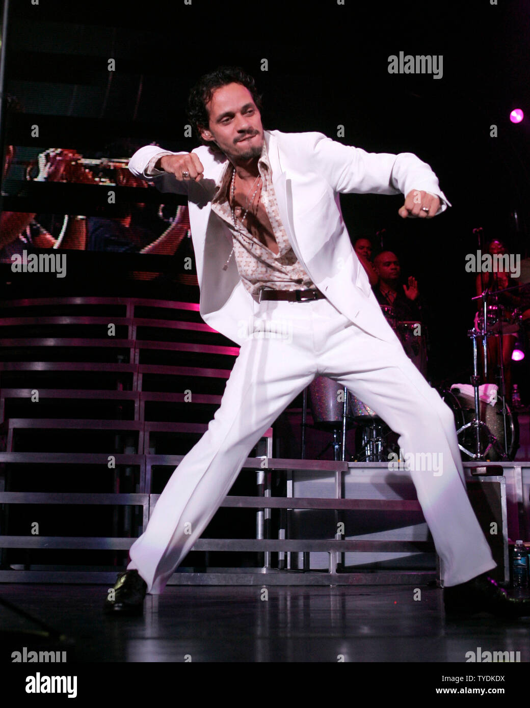 Marc Anthony performs in concert as part of the Juntos en Concierto ...