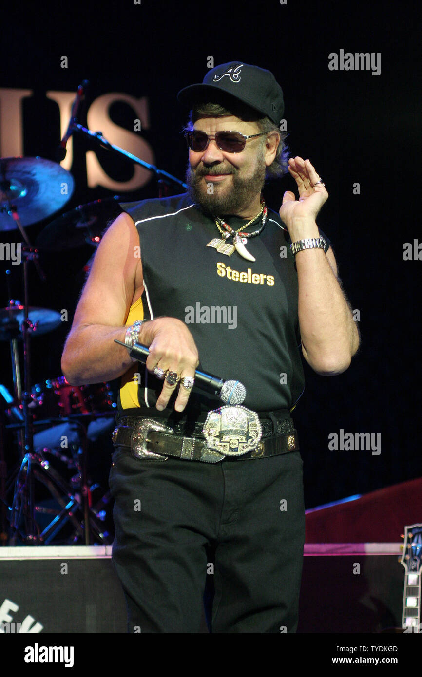 Hank williams jr in concert hi-res stock photography and images - Alamy