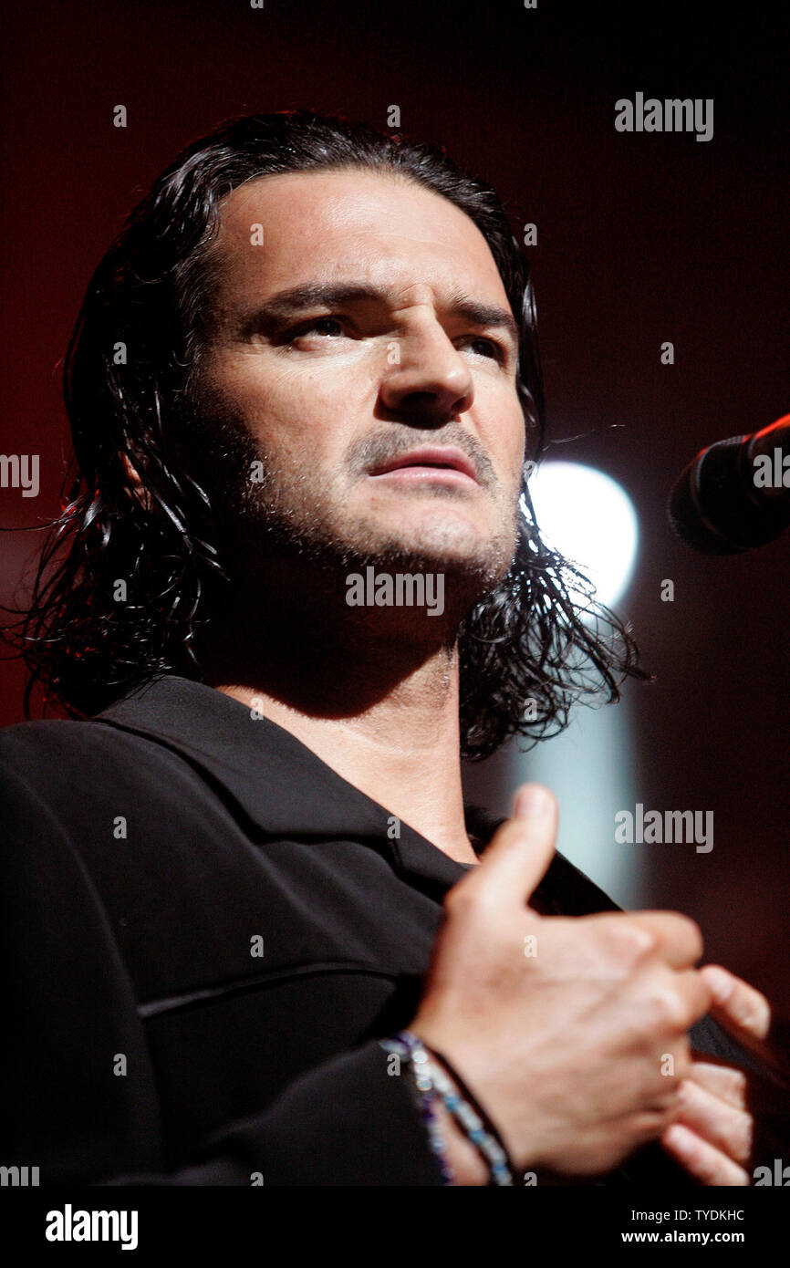 Ricardo arjona hi-res stock photography and images - Alamy