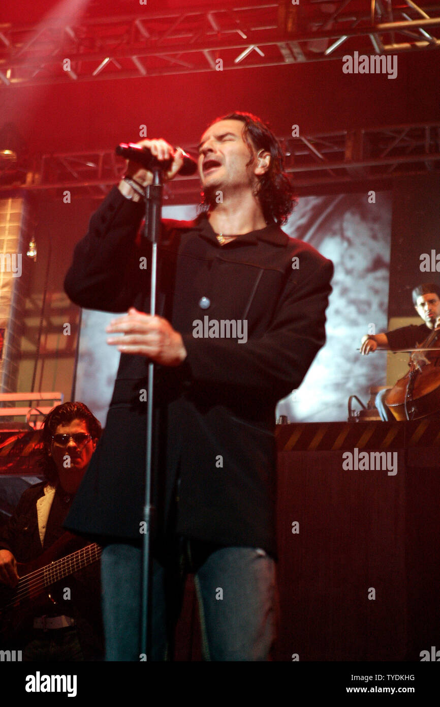 Ricardo arjona hi-res stock photography and images - Alamy