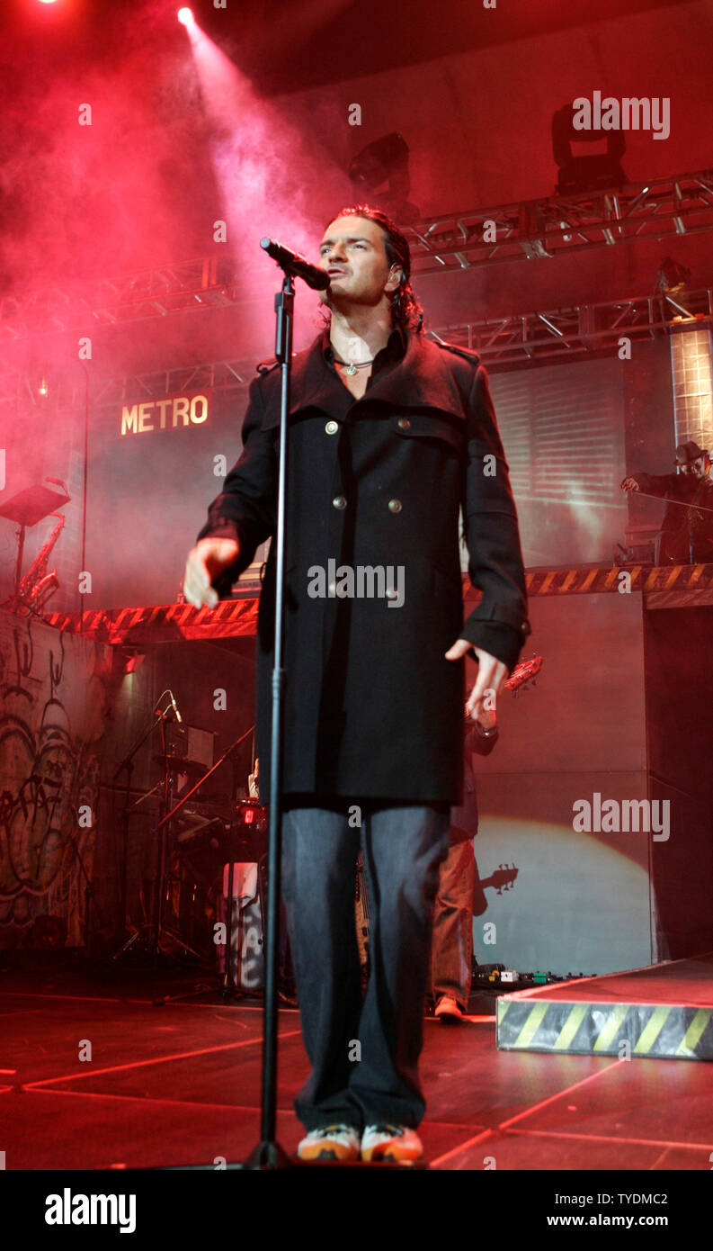 Ricardo arjona hi-res stock photography and images - Alamy