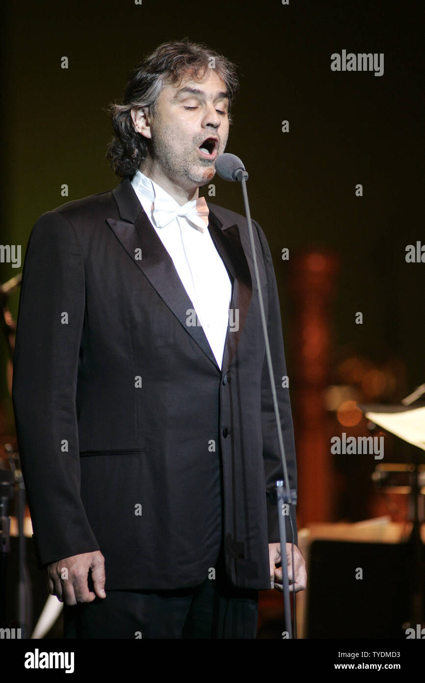 Andrea bocelli 2006 hi-res stock photography and images - Alamy