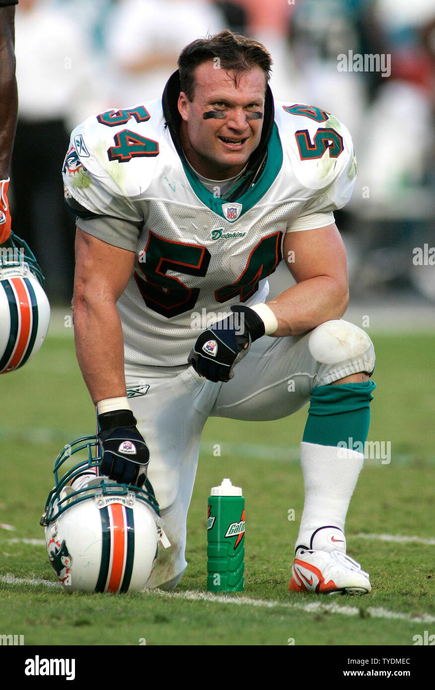 Miami Dolphins linebacker Zach Thomas rests during a timeout in second ...
