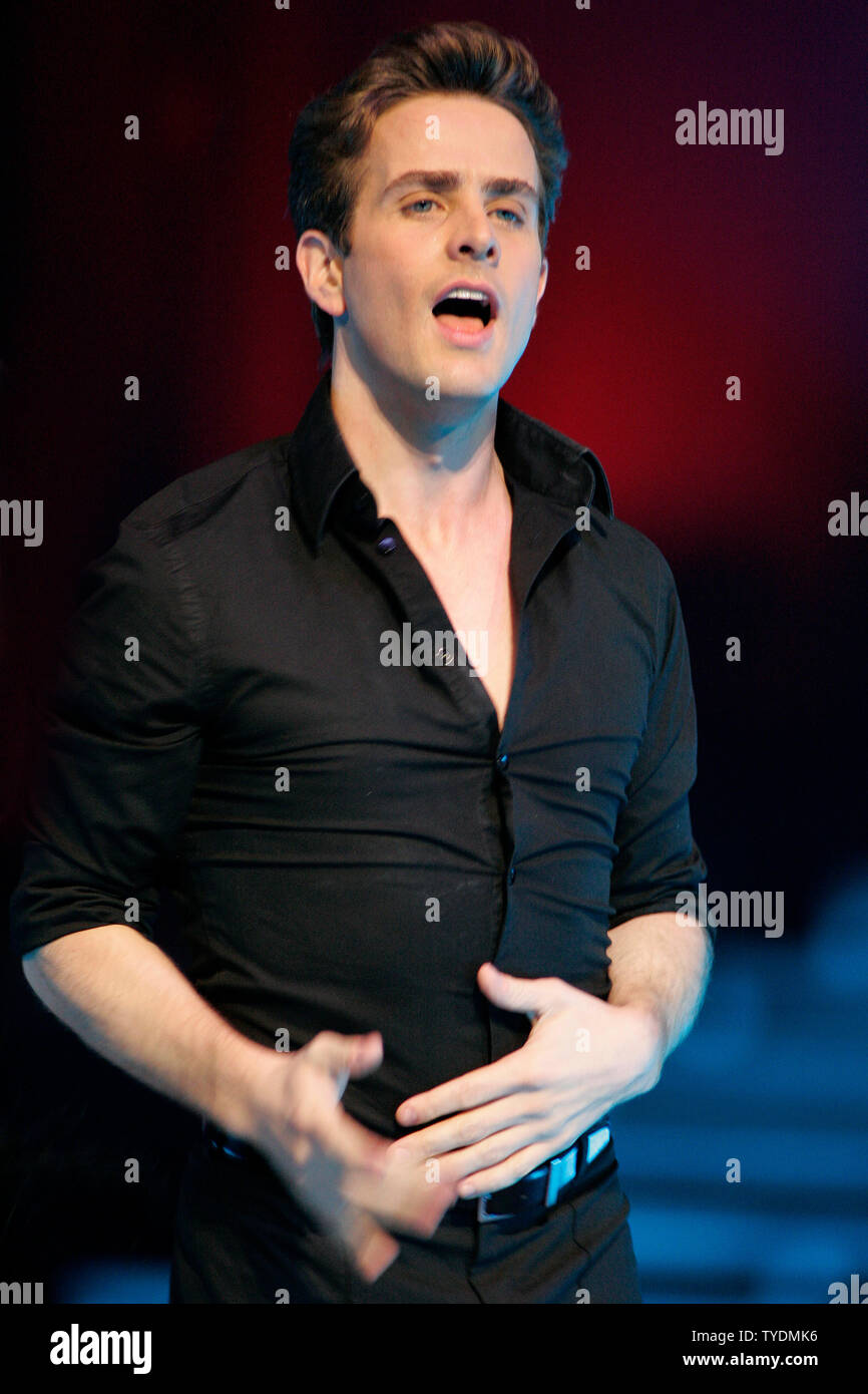 Joey mcintyre dancing with the stars hi-res stock photography and ...