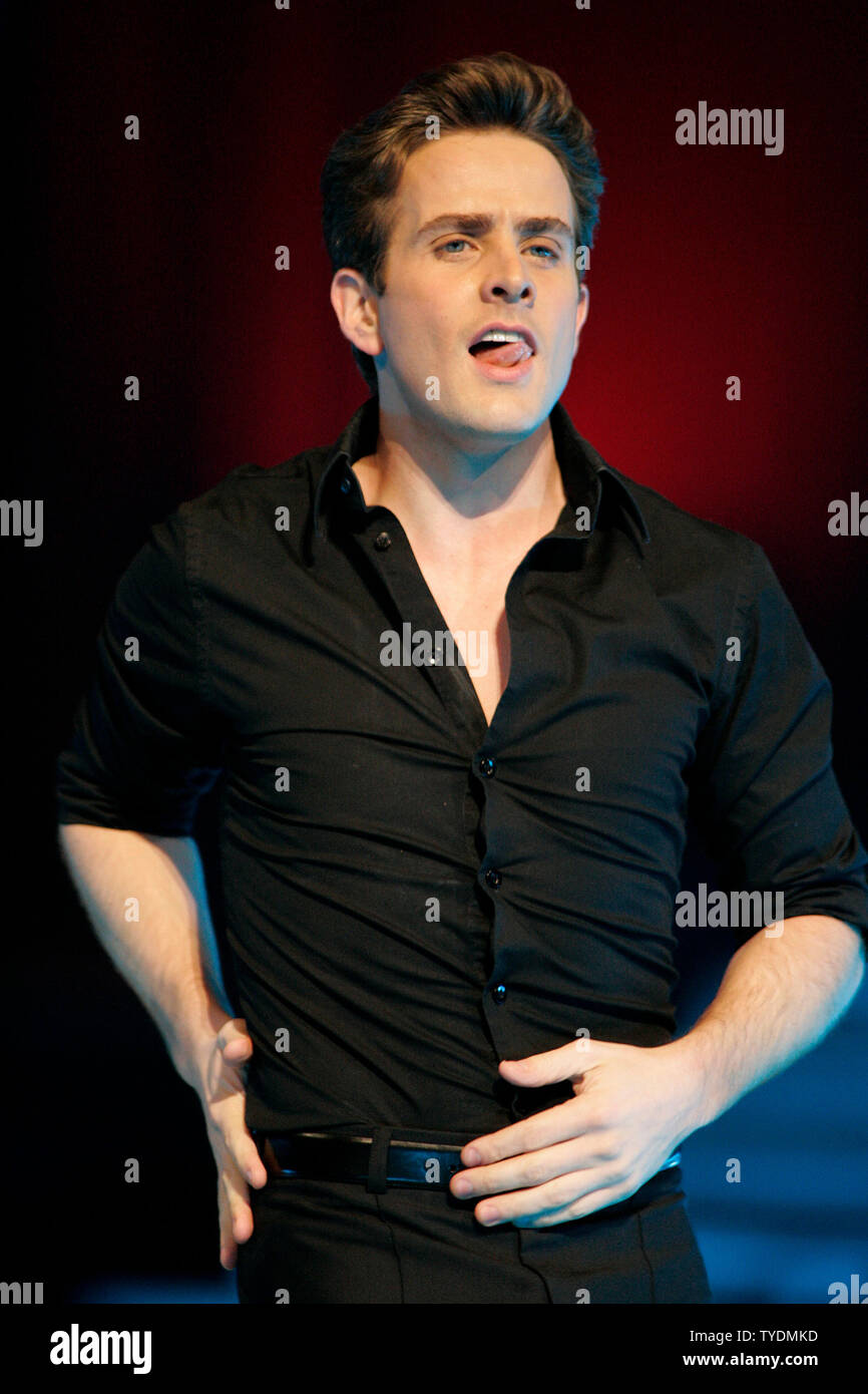 Joey McIntyre performs in the Dancing with the Stars 2007 tour at the ...