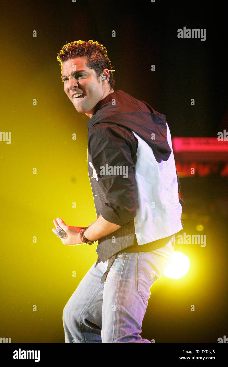 David bisbal performs hi-res stock photography and images - Alamy