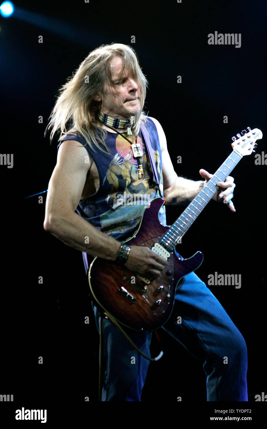 Steve Morse of Deep Purple performs in concert at the Pompano Beach ...