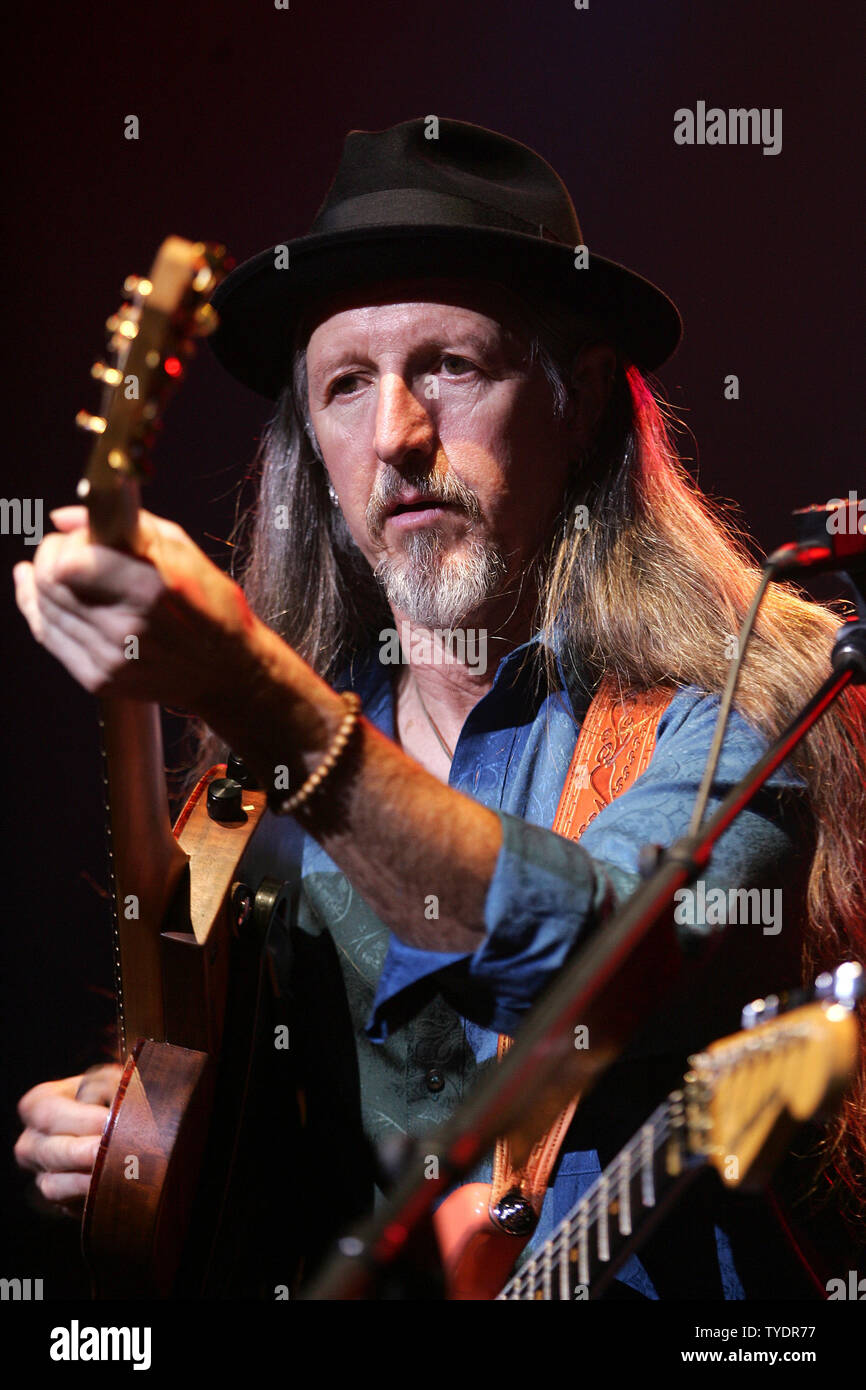 Pat Simmons with the Doobie Brothers performs in concert at the ...