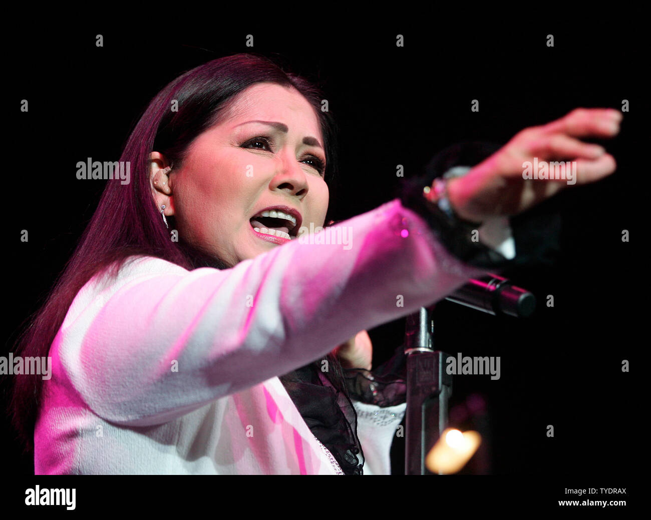 Ana gabriel singer hi-res stock photography and images - Alamy