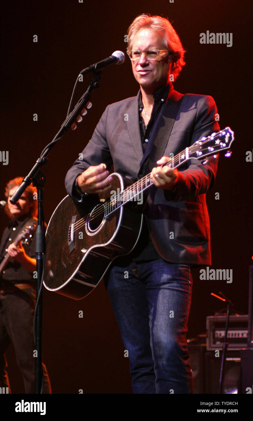 Gerry Beckley High Resolution Stock Photography and Images - Alamy