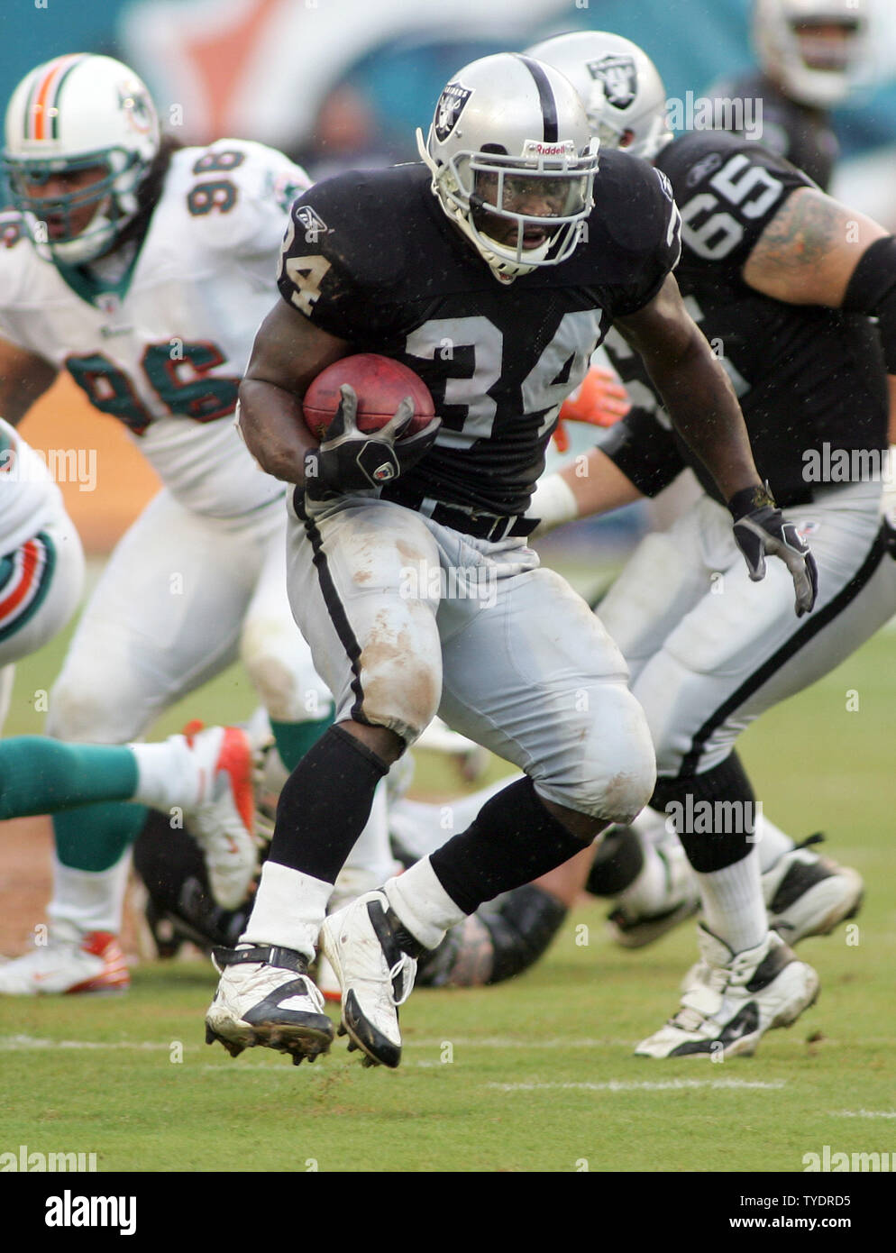 Michael jordan in action hi-res stock photography and images - Alamy