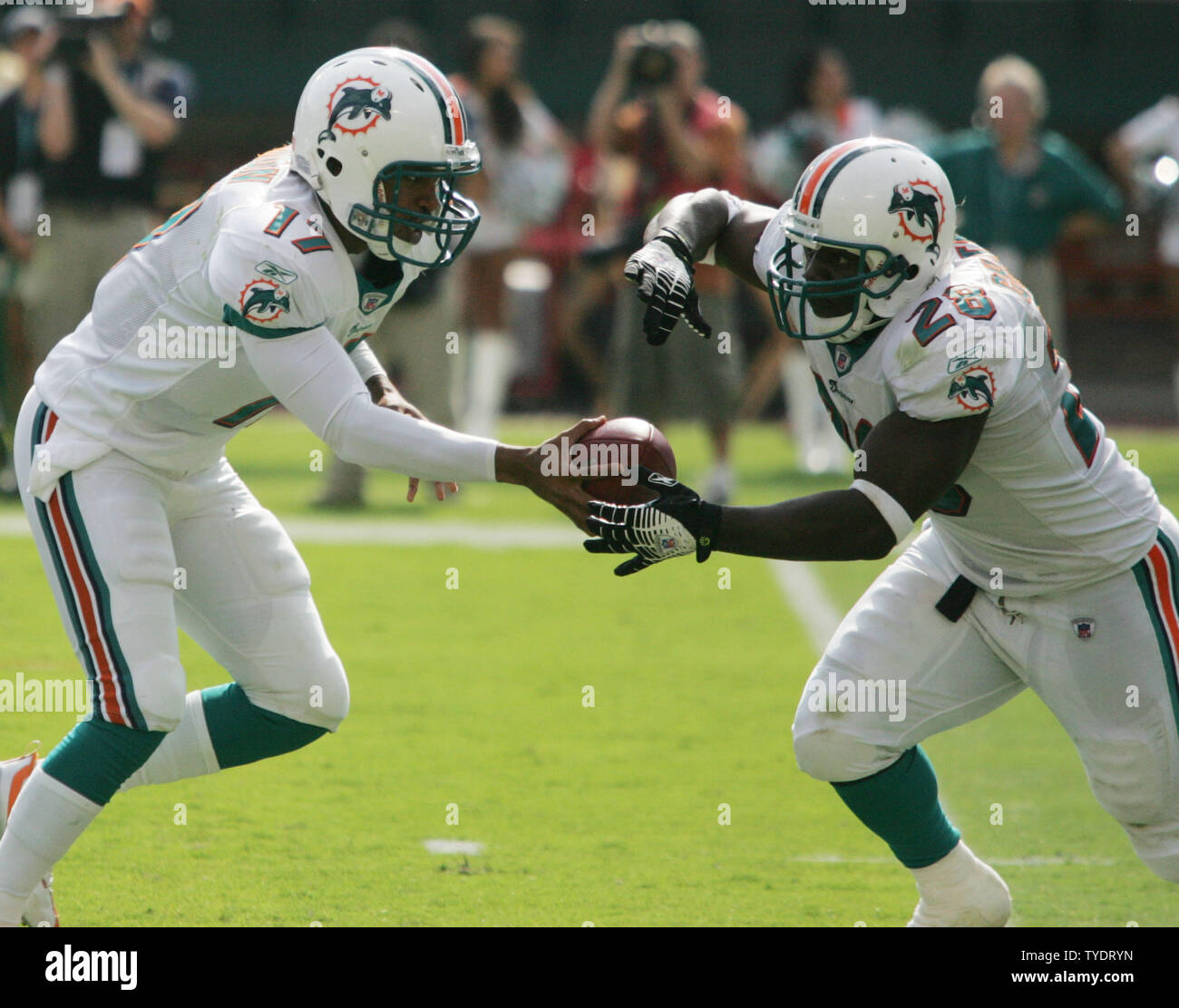 Miami Dolphins quarterback Cleo Lemon (17) hands the ball to running ...