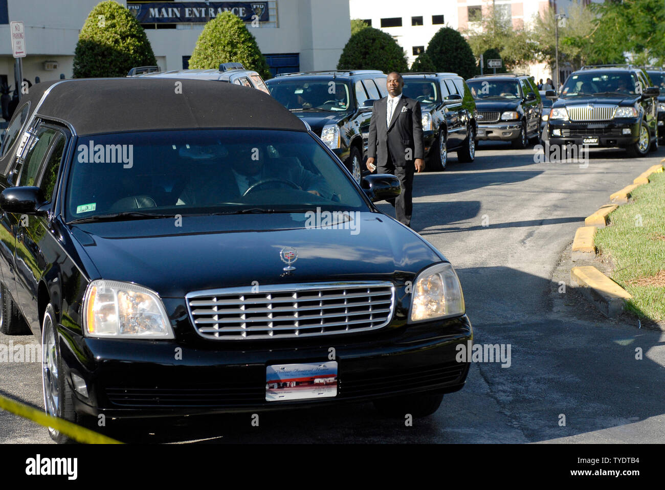 The hearst carrying the casket of Washington Redskins' Sean Taylor ...