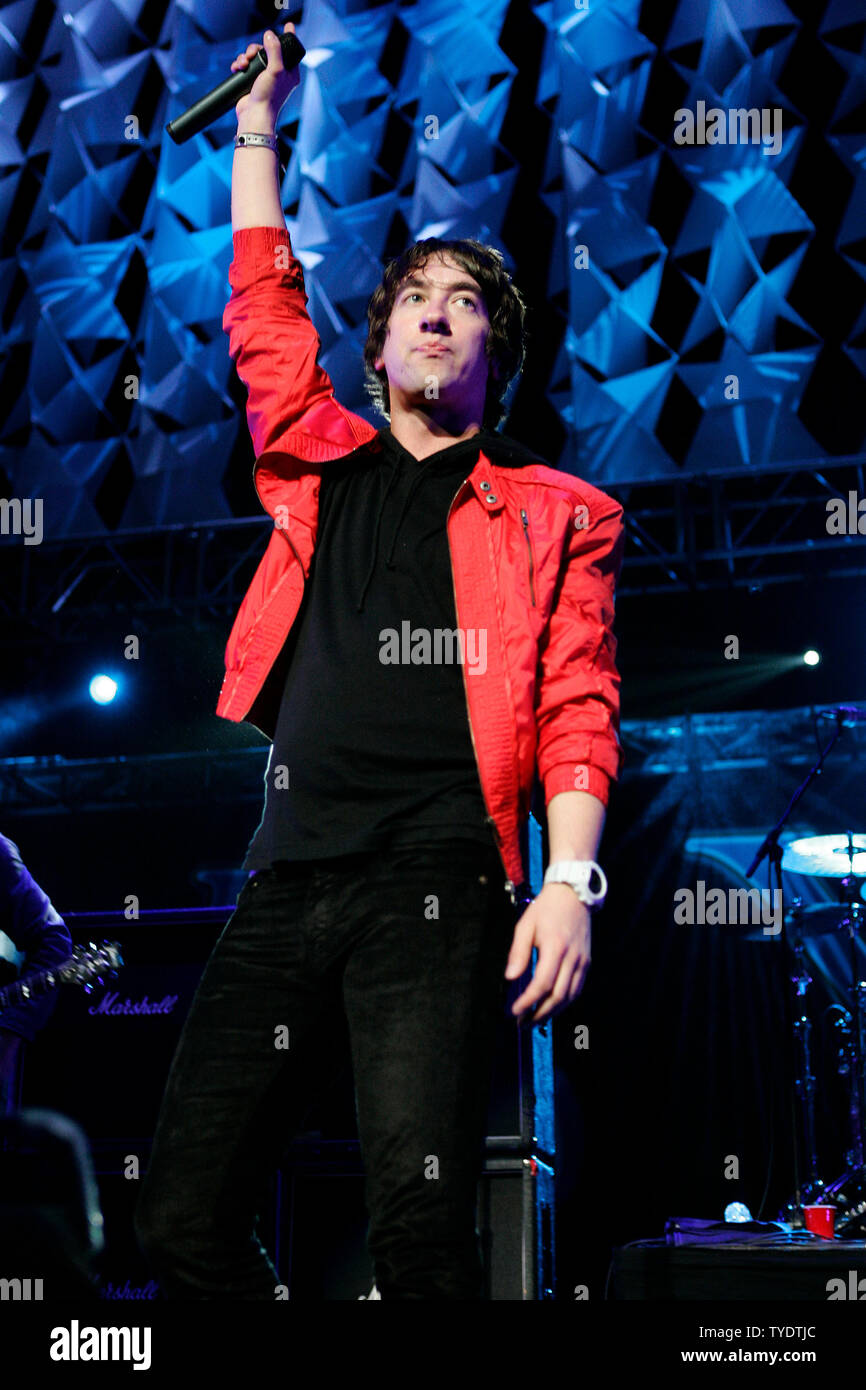 Tom Higgenson with Plain White T's performs in concert during the Y100 ...