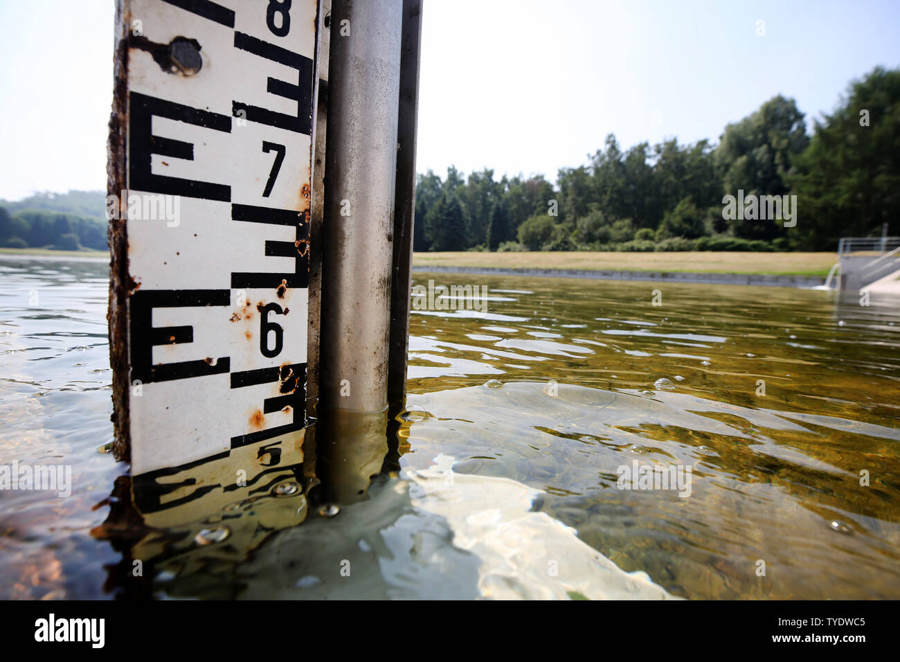 Fresh water basins hi-res stock photography and images - Alamy