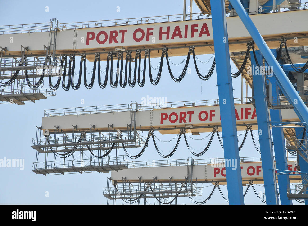 Wharf handling hi-res stock photography and images - Alamy