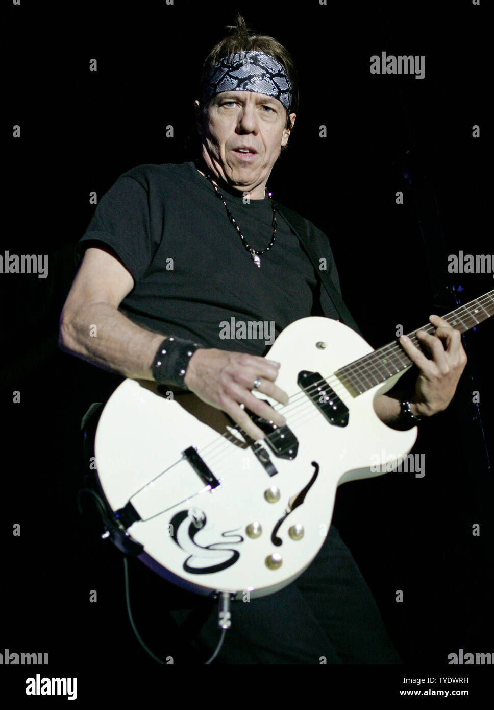 George thorogood and the destroyers hi-res stock photography and images ...