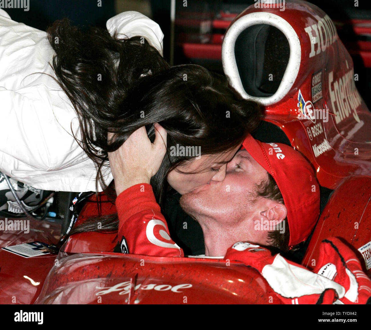 Scott Dixon celebrates with his wife Emma after winning the IRL Gainsco ...