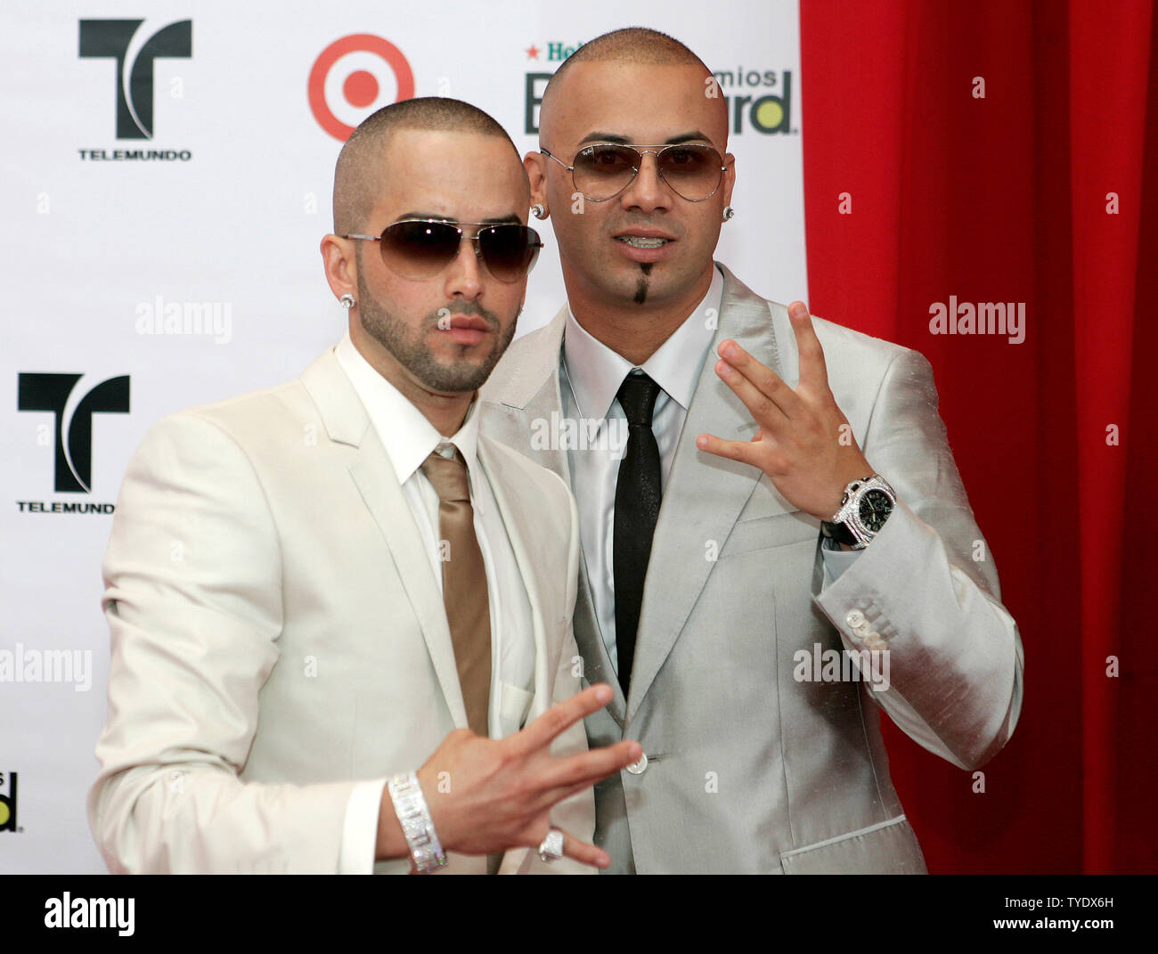 Wisin Y Yandel arrive on the red carpet for the 2008 Latin Billboard ...