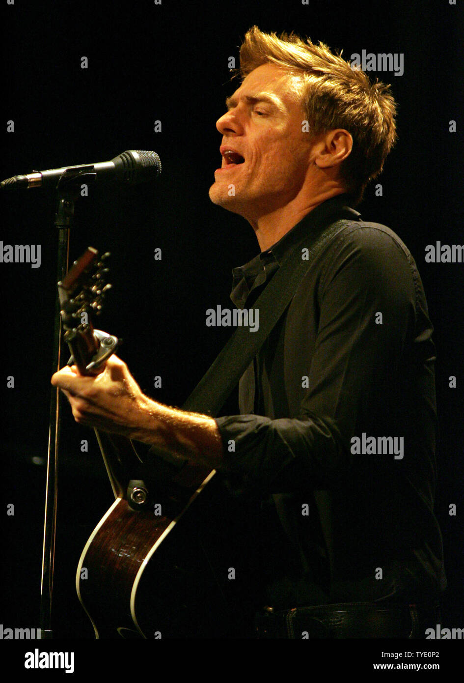Bryan adams in concert hi-res stock photography and images - Alamy