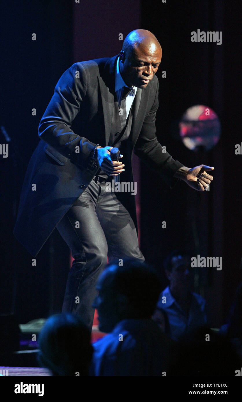 Seal performs in concert at the Fillmore Miami Beach at the Jackie ...