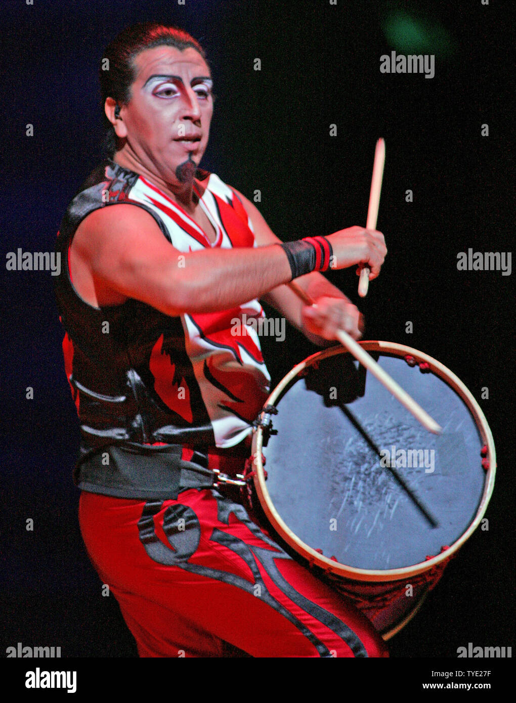 Saltimbanco cirque hi-res stock photography and images - Alamy