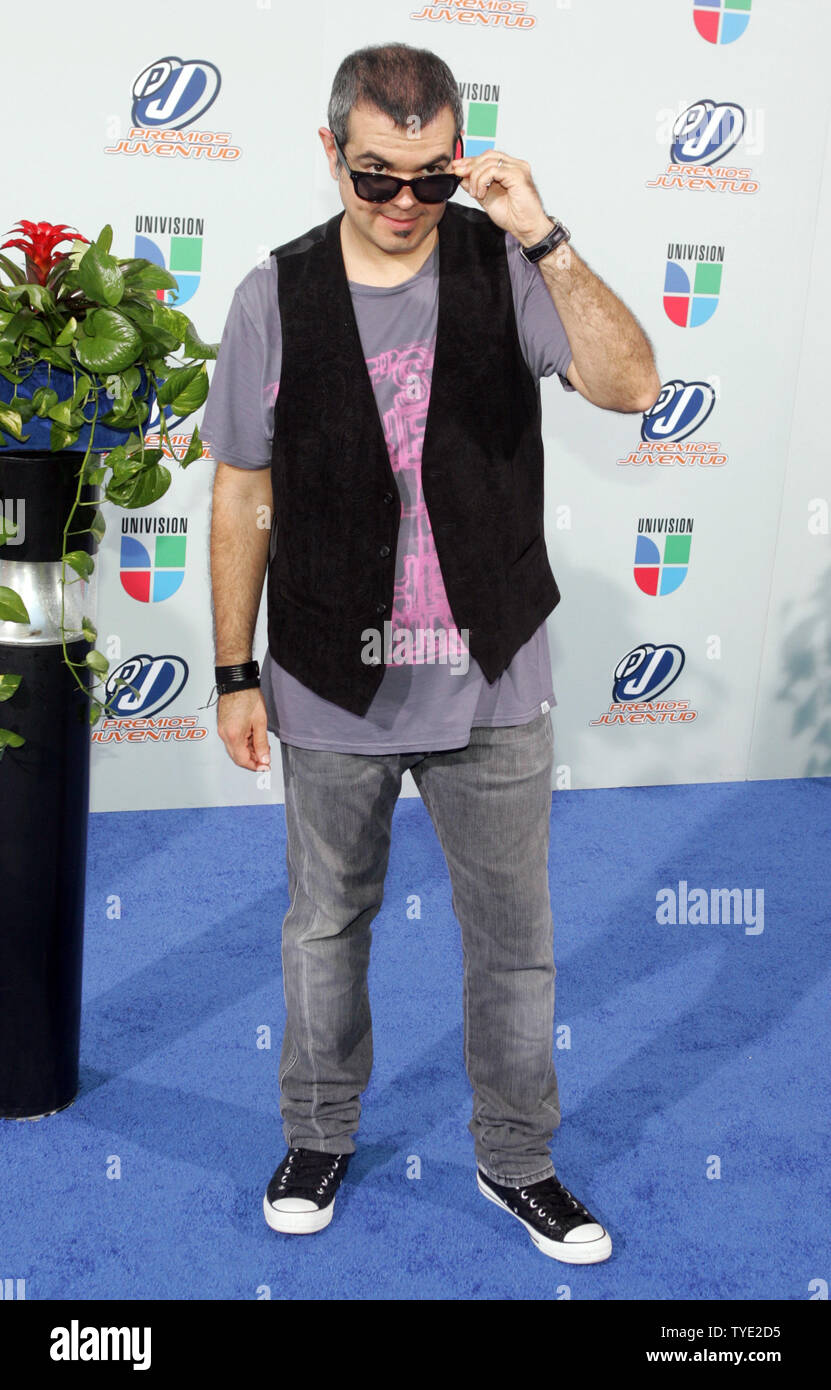 Alex Sintek arrives for the 2009 Premios Juventud Awards at the ...